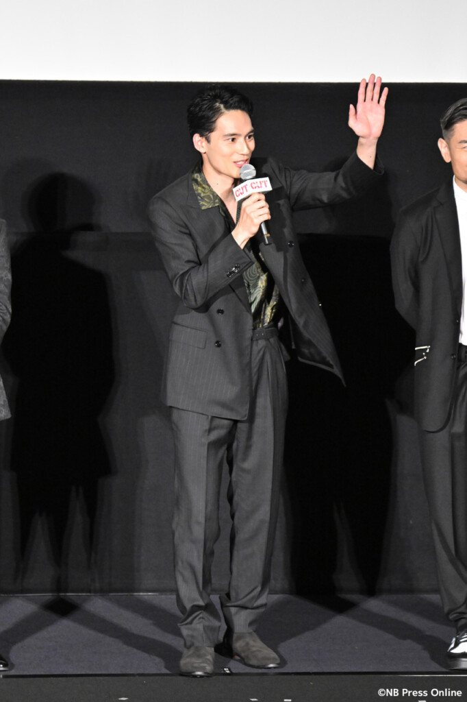 与田祐希(乃木坂46)が見守る中、倉悠貴、JO1メンバーらが「しり相撲対決！」映画『OUT』完成披露上映会 – NB Press Online