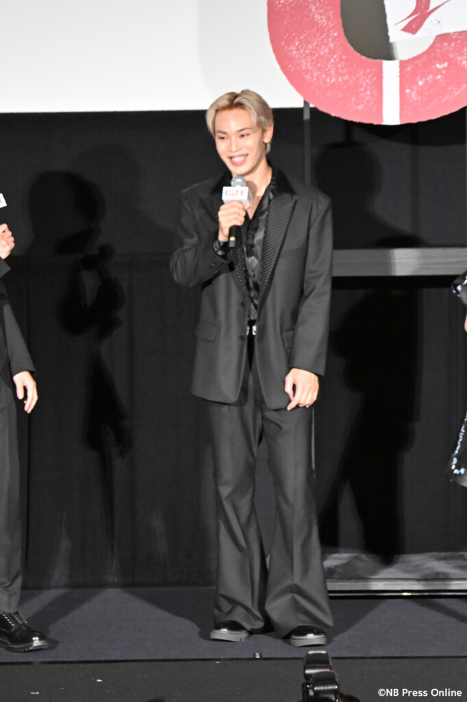 与田祐希(乃木坂46)が見守る中、倉悠貴、JO1メンバーらが「しり相撲対決！」映画『OUT』完成披露上映会 – NB Press Online