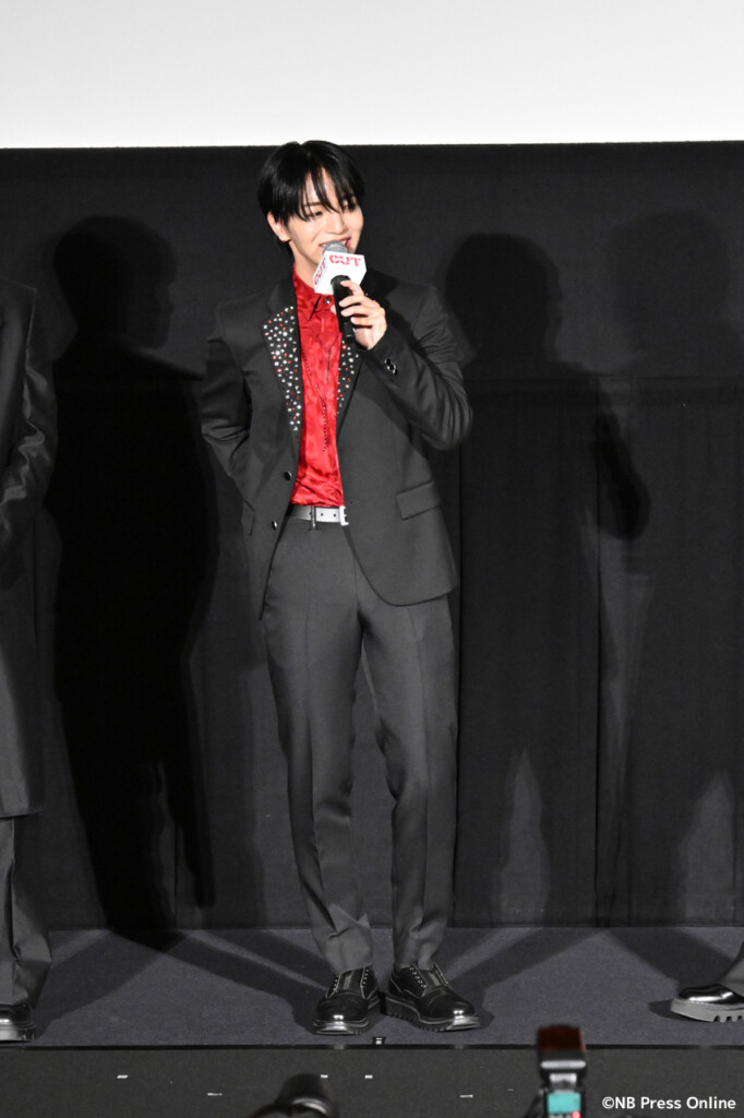 与田祐希(乃木坂46)が見守る中、倉悠貴、JO1メンバーらが「しり相撲対決！」映画『OUT』完成披露上映会 – NB Press Online