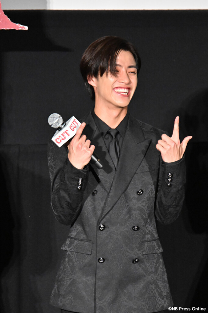 与田祐希(乃木坂46)が見守る中、倉悠貴、JO1メンバーらが「しり相撲対決！」映画『OUT』完成披露上映会 – NB Press Online