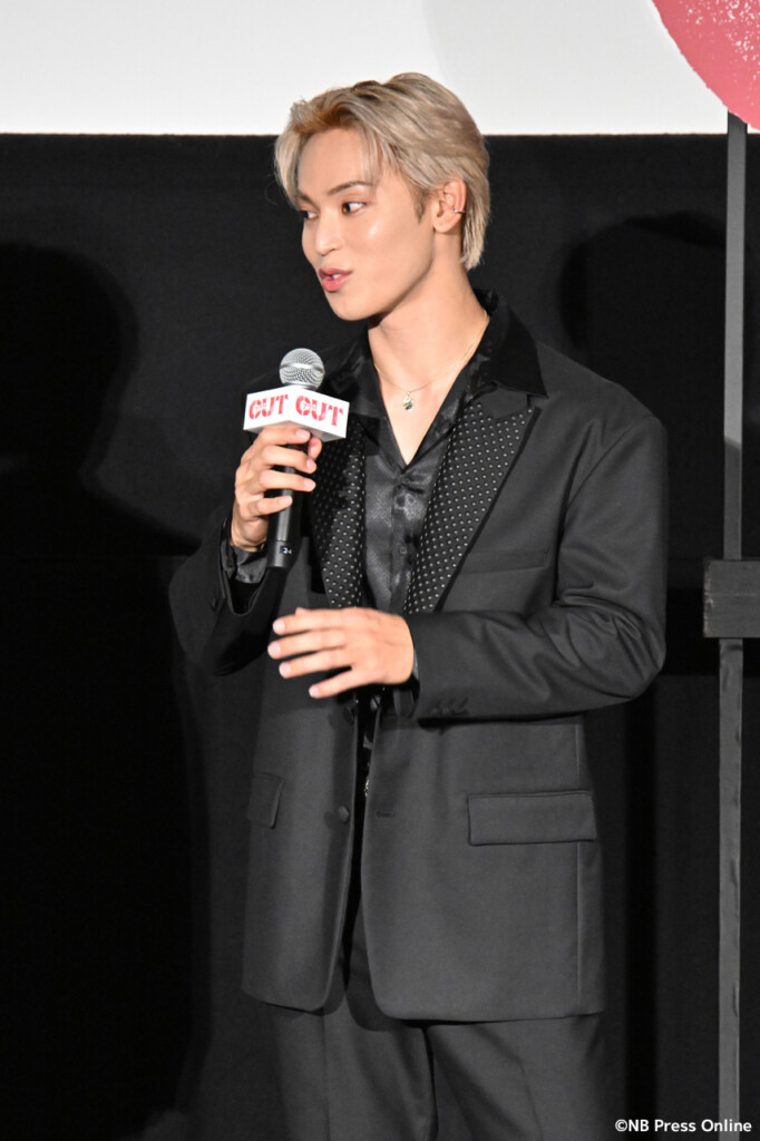 与田祐希(乃木坂46)が見守る中、倉悠貴、JO1メンバーらが「しり相撲対決！」映画『OUT』完成披露上映会 – NB Press Online