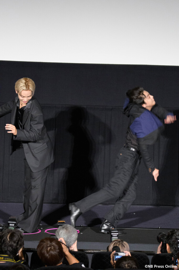 与田祐希(乃木坂46)が見守る中、倉悠貴、JO1メンバーらが「しり相撲対決！」映画『OUT』完成披露上映会 – NB Press Online